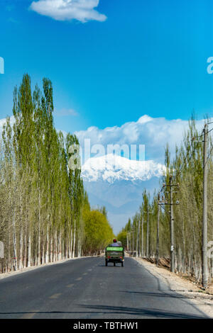 Landscape of the mountain range of Tianshan Mountains in northwest ...