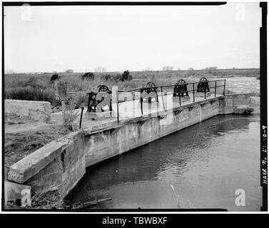 Headgate of the main Canal Stock Photo - Alamy