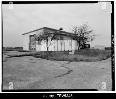 MISSILE TEST AND ASSEMBLY BUILDING, LEFT SIDE, LOOKING NORTH. NIKE ...