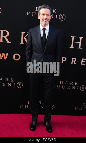 Director Simon Kinberg attends a photo call for the film X-Man: Dark ...