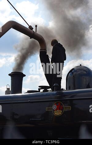 Filling the water tanks of ex GWR pannier tank 7714 at Kidderminster ...