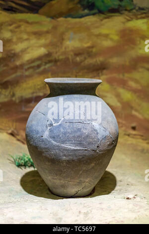 Ancient pottery of Dawenkou culture Stock Photo - Alamy