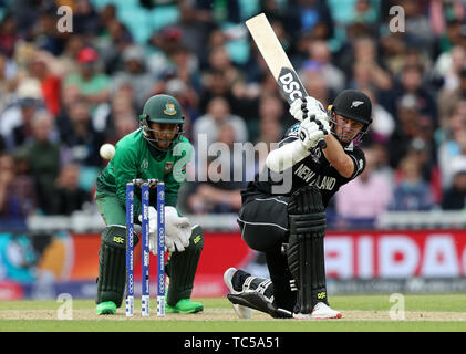 New Zealand's Colin Munro bats during the ICC Cricket World Cup group ...