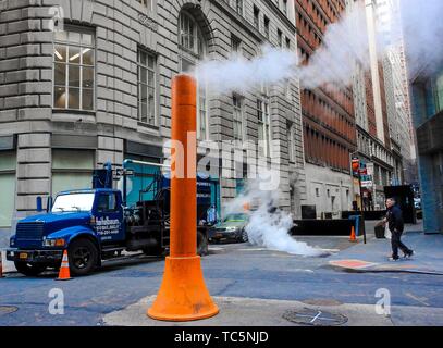 Con-Edison steam system stack venting vapour into the night on 7th ...