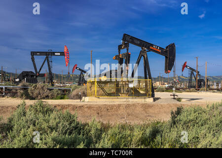 Taft, California - Oil wells in the oil and gas fields of southern San ...