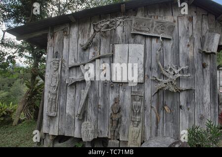 Philippines Ifugao Wood Carving Stock Photo - Alamy