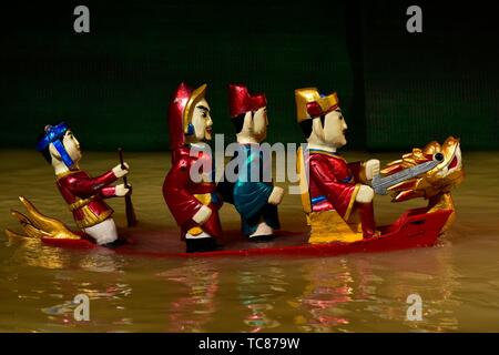 Traditional Vietnamese puppets at the Golden Dragon Water Puppet ...