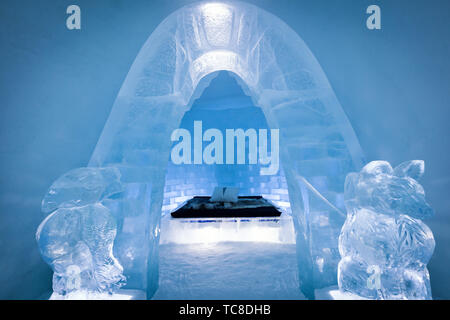 The world's coldest hotel visits an ice hotel in the Arctic Circle ...