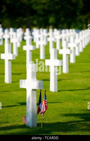 White crosses at the American Cemetery World War II memorial Omaha ...