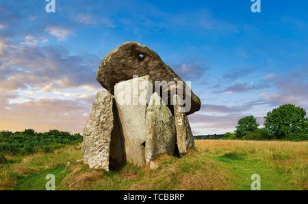 Trethevy Quoit megalithic standing stone tomb, known as the giant's ...