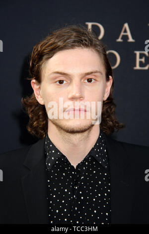 HOLLYWOOD, CA - JUNE 04: Evan Peters arrives at the Premiere Of 20th ...
