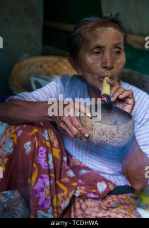 woman smoking cheroot cigarette cigar big burma Stock Photo - Alamy