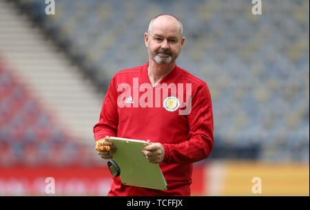 Scotland manager Steve Clarke during the FIFA World Cup Group C match ...