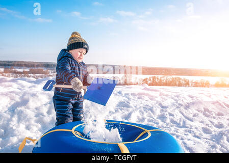 Child peeing in nature Stock Photo - Alamy