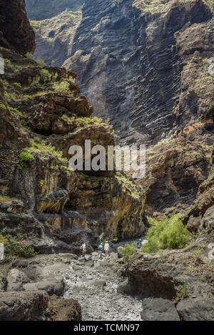 Vertical layers of volcanic rock layers Stock Photo - Alamy