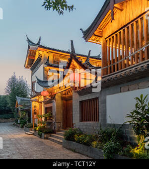 Night view of the ancient city of Lijiang Stock Photo - Alamy