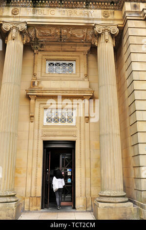 Library books in a UK public library Stock Photo - Alamy