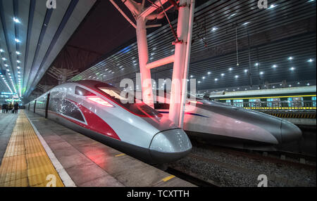 The Fuxing CR400AF high-speed EMU train, independently designed and ...