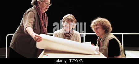 THE RAFT, Maria Bjornstam (left), 2018. © Metrograph Pictures ...