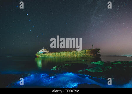 Dalian Fluorescent Sea Stock Photo - Alamy