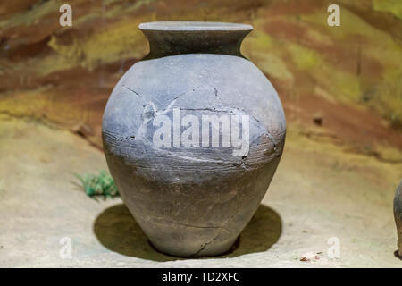 Ancient pottery of Dawenkou culture Stock Photo - Alamy