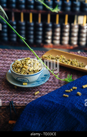 Chinese herbal medicine Dendrobium Stock Photo - Alamy