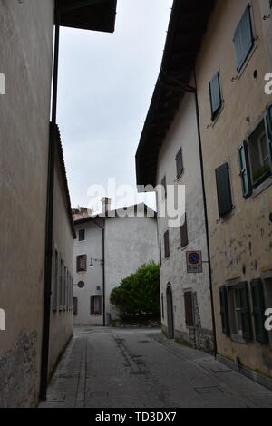 Venzone, Udine, Friaul, Italien, Lavendel, Lavendelstadt, Stadtmauer ...