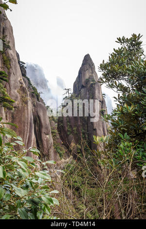Clouds swirl around Sanqing Mountain Stock Photo - Alamy