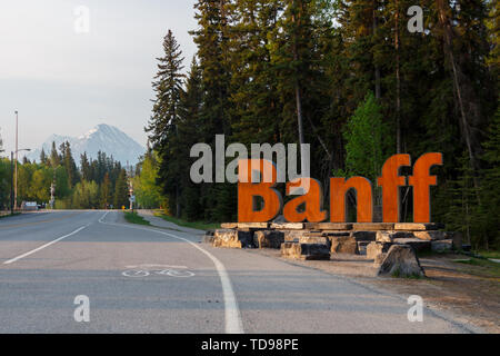 Welcome sign to the town of Jasper Alberta Canada Stock Photo - Alamy