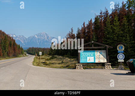 Jasper, Canada - Circa 2019 : Welcome to Jasper Signboard Stock Photo ...
