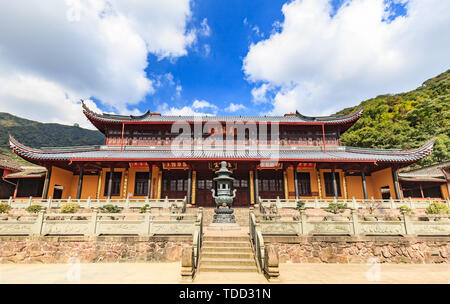 Tiantong Temple, Ningbo Stock Photo - Alamy