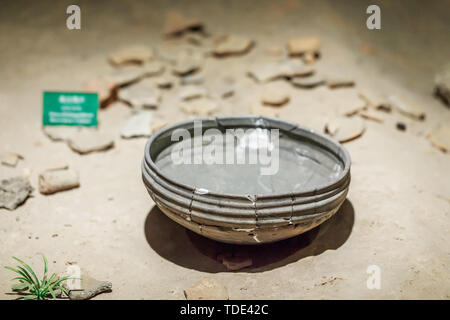 Ancient pottery of Dawenkou culture Stock Photo - Alamy