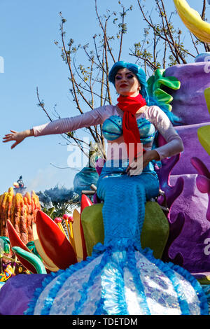 Shanghai Haichang Ocean Park float parade Stock Photo - Alamy