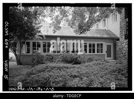 Singers Lake Crescent Tavern Lodge Stock Photo - Alamy