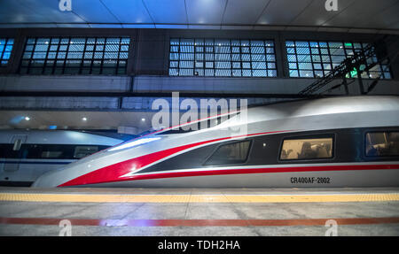 The Fuxing CR400AF high-speed EMU train, independently designed and ...
