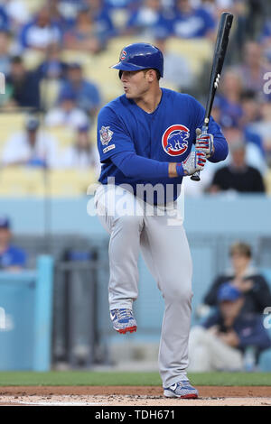 Chicago Cubs' Anthony Rizzo bats during a baseball game against the ...