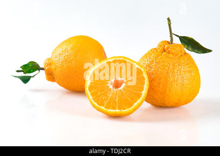 Fresh fruit, oranges, oranges, no fire, ugly oranges Stock Photo - Alamy