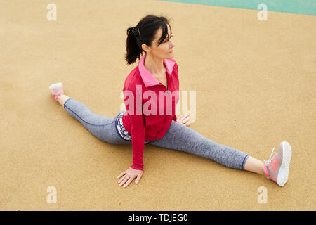 Senior woman doing the splits Stock Photo - Alamy