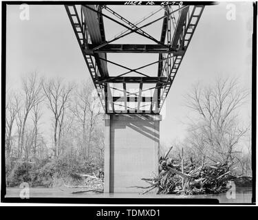 A Parker Camelback truss bridge Stock Photo - Alamy