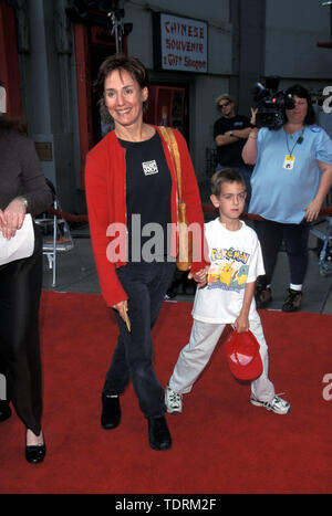 Nov 06, 1999; Los Angeles, CA, USA; Actor LAURIE METCALF & son ...