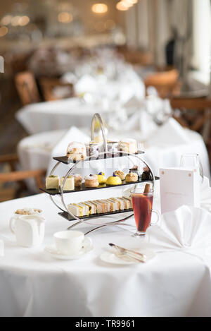 A traditional Devon and Cornish cream tea Stock Photo - Alamy