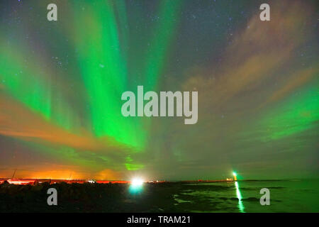 View of the northern light at Grotta Lighthouse in Reykjavik, Iceland ...