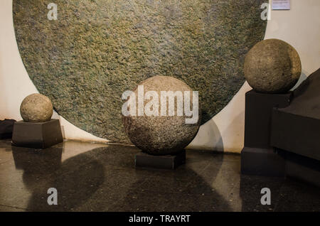 The famous and mysterious pre-columbian stone spheres of Costa Rica ...