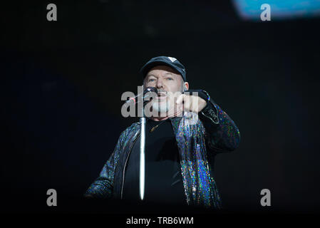 Vasco Rossi performed last night in Milan at San Siro Stadium for the ...