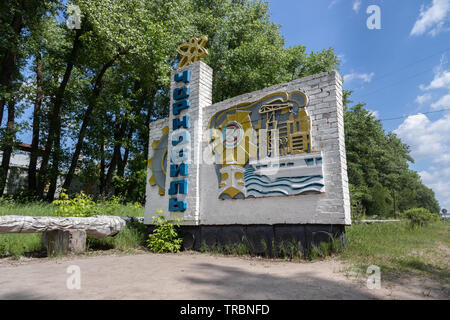 Welcome to Chernobyl Town Sign, Chernobyl, Chernobyl Exclusion Zone ...