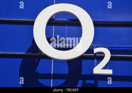 o2 shop on Market Street, Manchester Stock Photo - Alamy