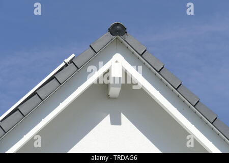 Roof gable, modern roof, roof beams, blue sky Stock Photo - Alamy