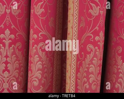 Medieval red and gold fabric texture Stock Photo - Alamy