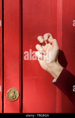 Hand tapping on the door Stock Photo - Alamy