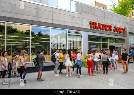 People wait to enter Trader Joe's to buy groceries amid the COVID-19 ...